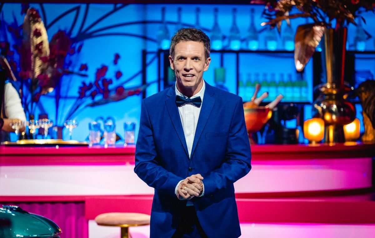 Na het tonen van zijn 'sixpack': James Cooke moet iets opbiechten | Redactie24